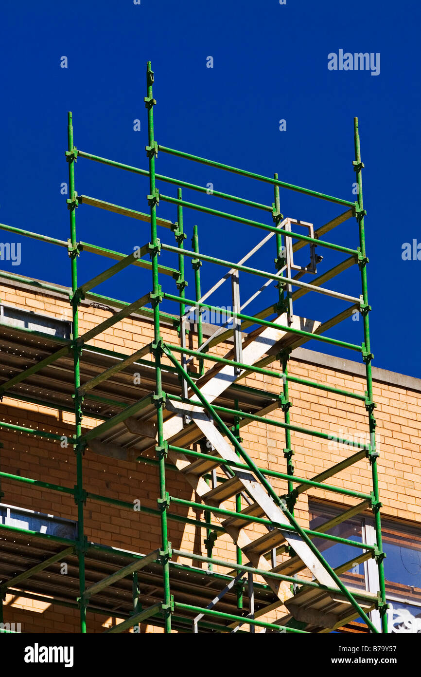Erecting Scaffolding Stock Photos & Erecting Scaffolding Stock Images ...