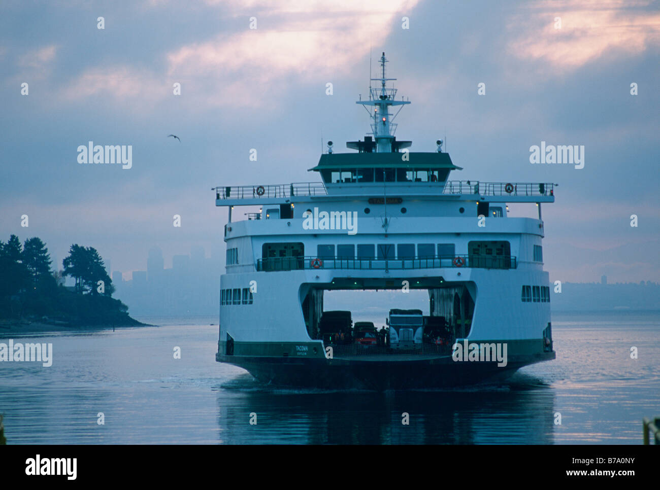 Ferry carrying cars hi-res stock photography and images - Alamy