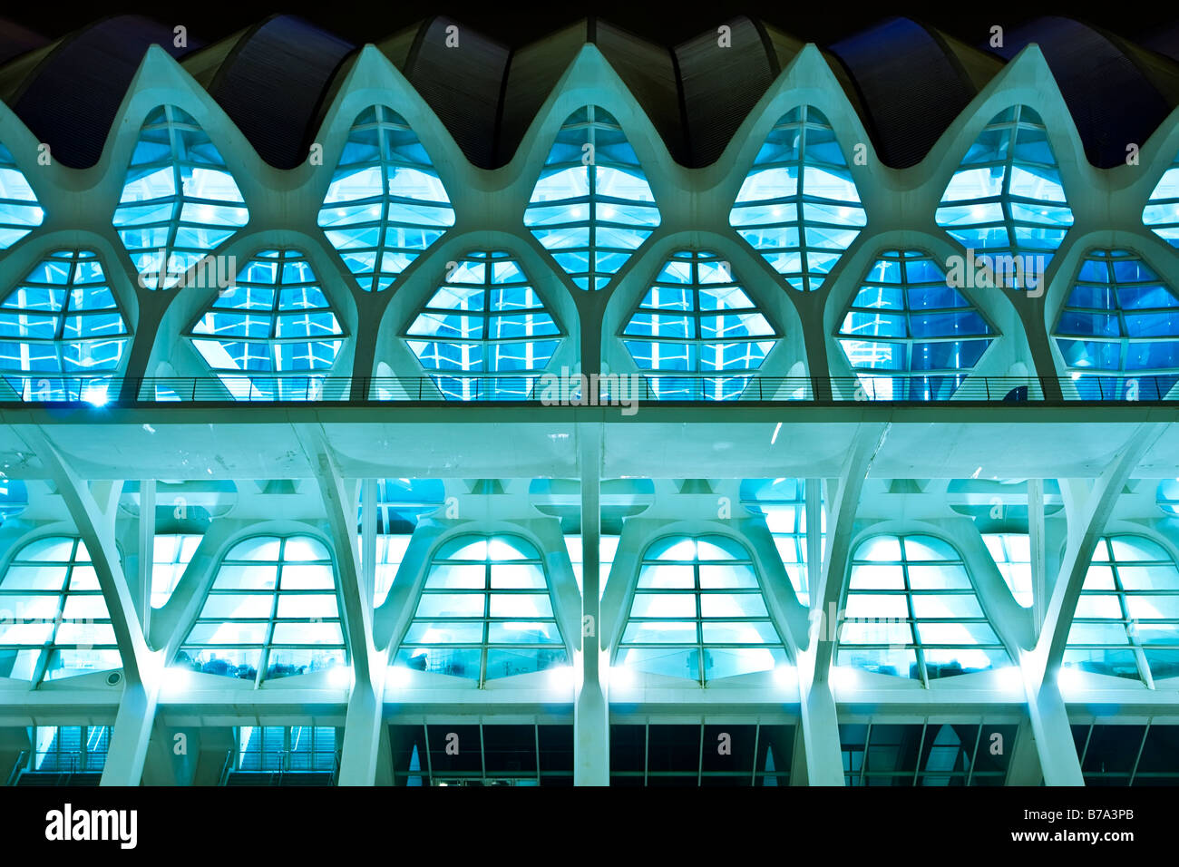Symmetrical composition hi-res stock photography and images - Alamy