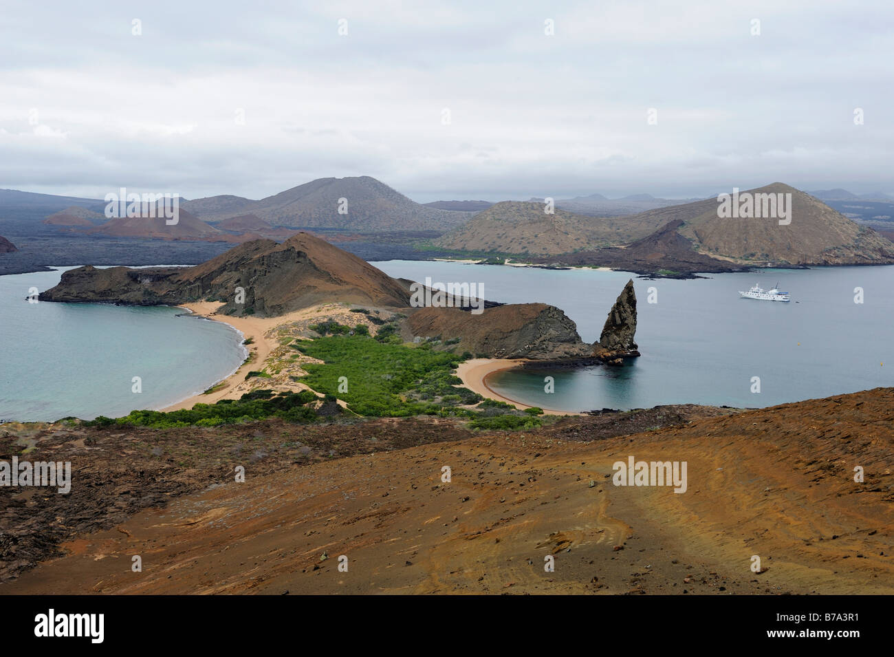Sullivan Bay and Pinnacle Rock on Bartolomé Island, Galapagos Islands ...
