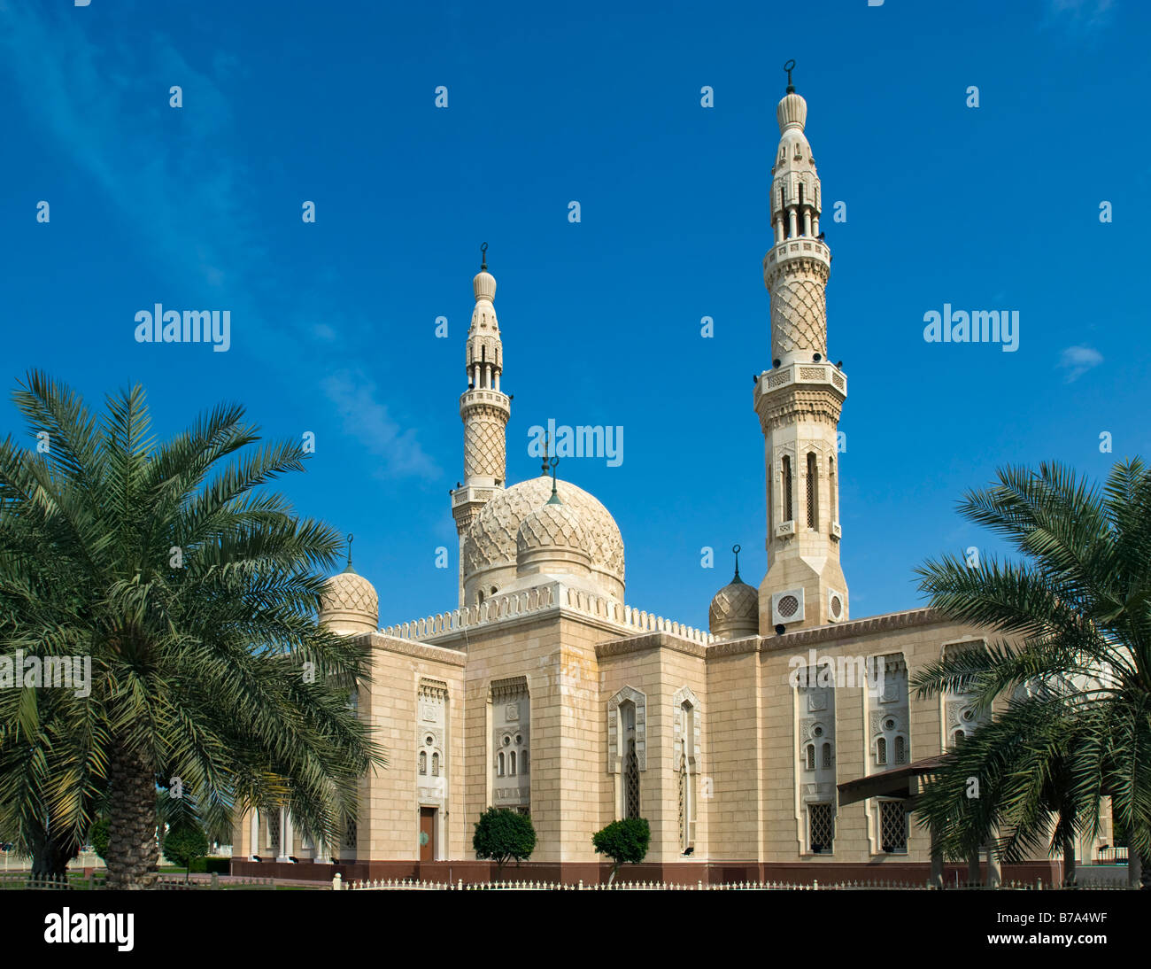Jumeirah mosque minarets hi-res stock photography and images - Alamy