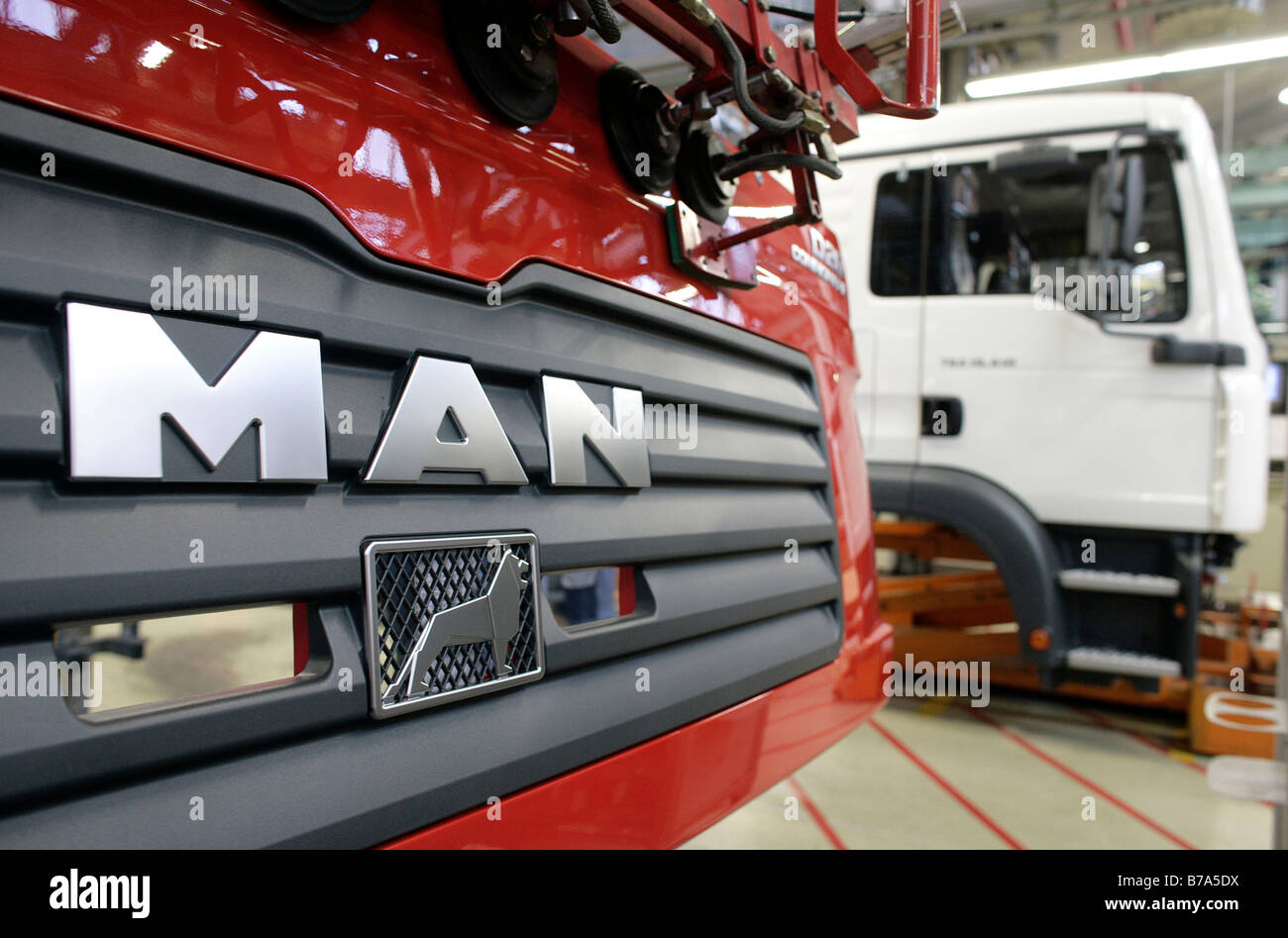 Company logo on a truck's grille, manufacture, Production MAN ...