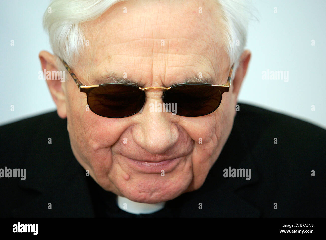 Master of the Choristers Georg Ratzinger, brother of Pope Benedikt XVI ...