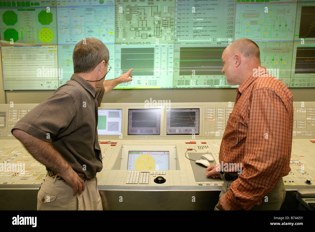EON nuclear power station Isar I, switchgear building, employees at the ...