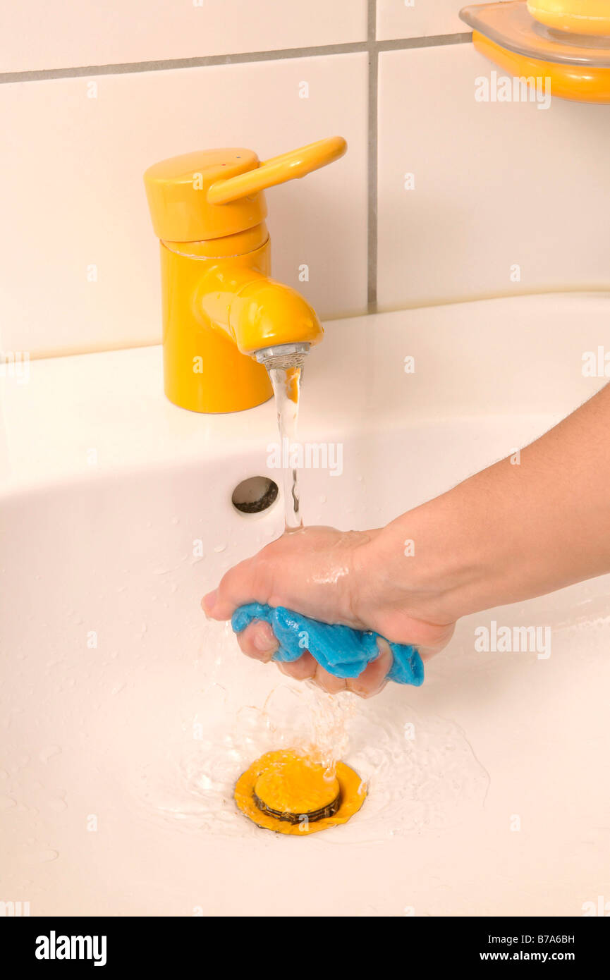 Hand cleaning a sink Stock Photo - Alamy