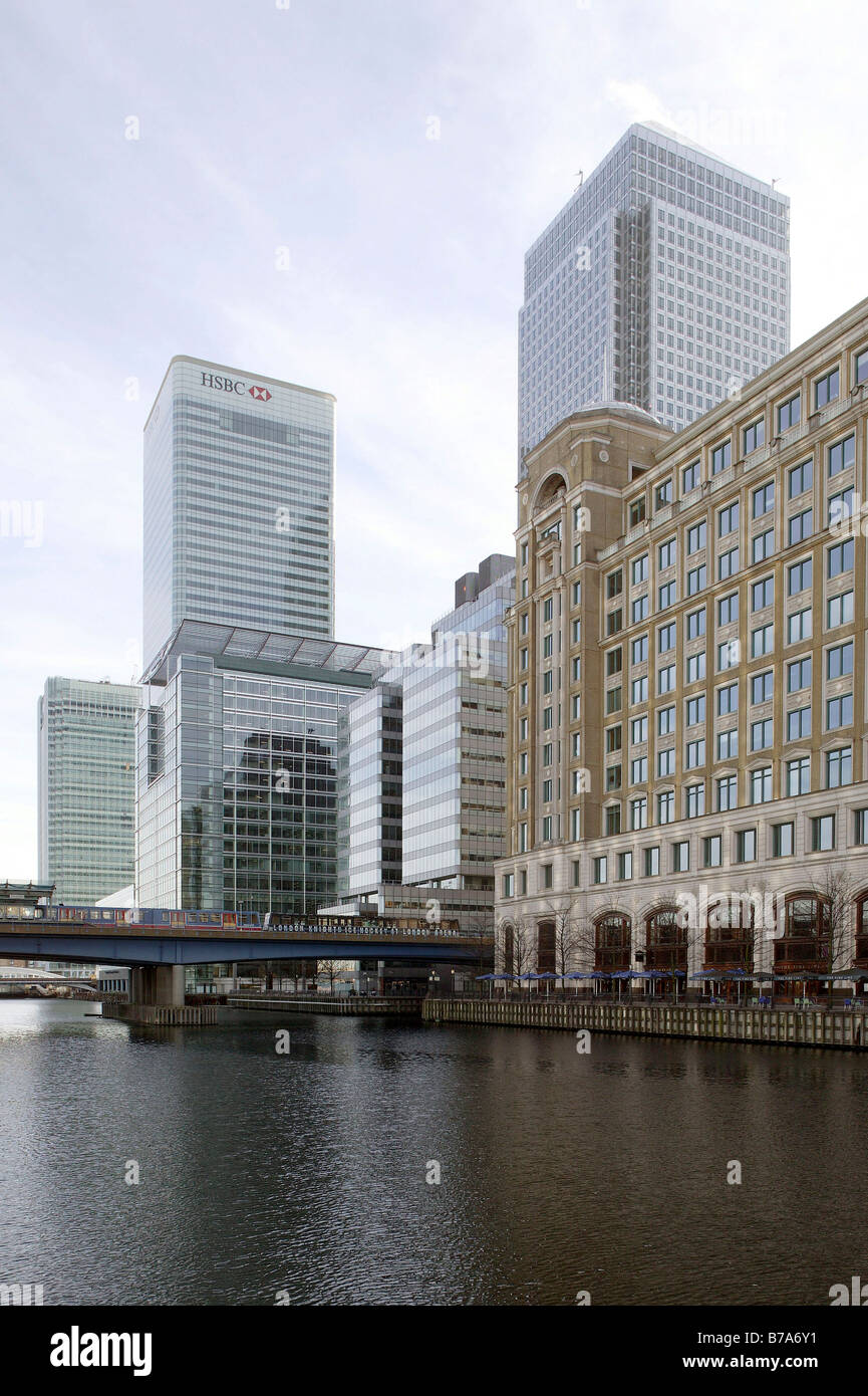Canary wharf hsbc building hi-res stock photography and images - Alamy