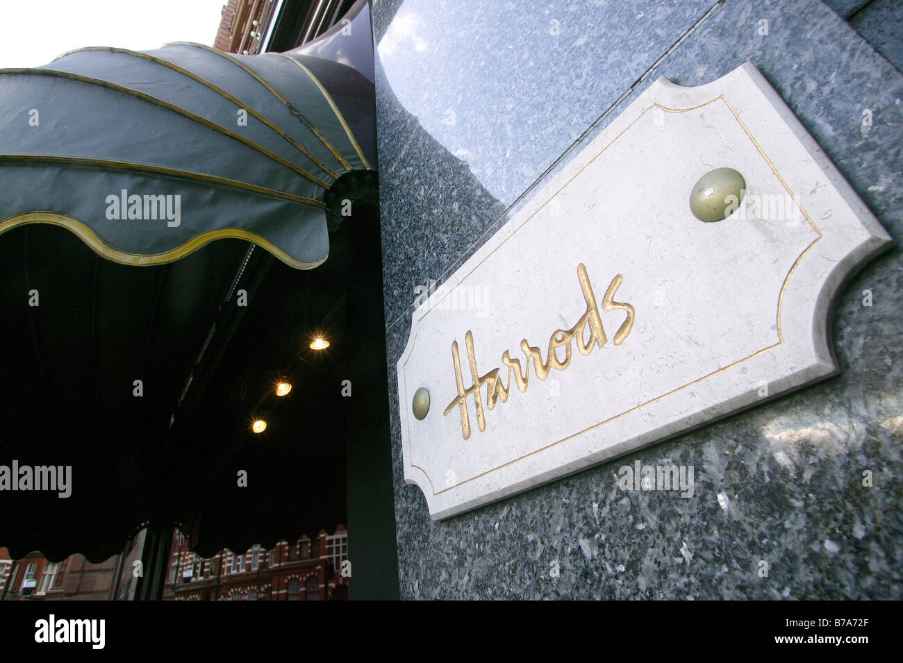 Entry sign of the Harrods department store in London, England, Great ...