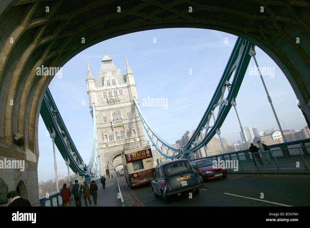 Bridge in london hi-res stock photography and images - Alamy