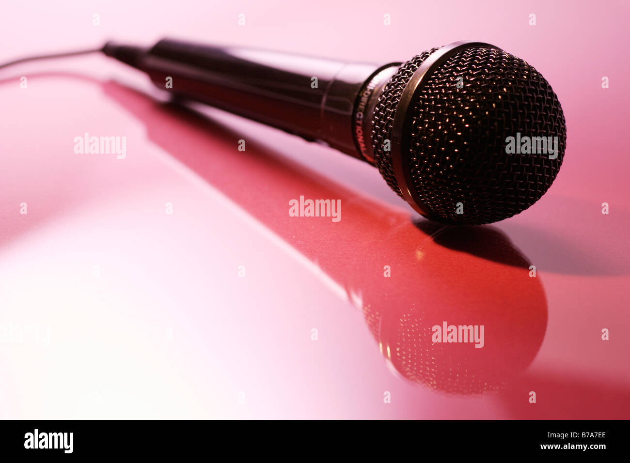 Reflection microphones hi-res stock photography and images - Alamy