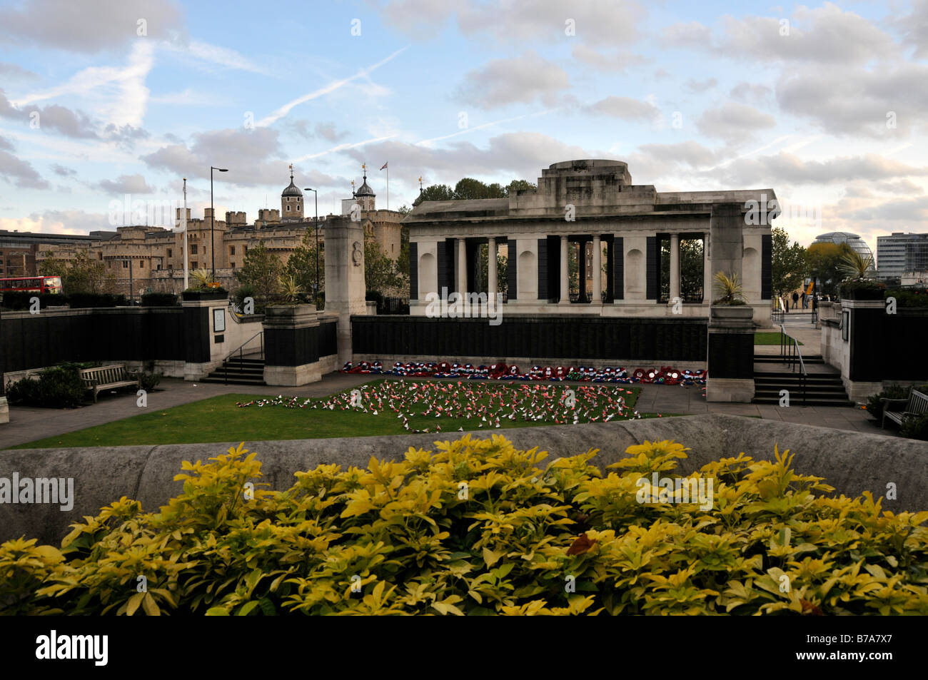 Trinity square garden hi-res stock photography and images - Alamy