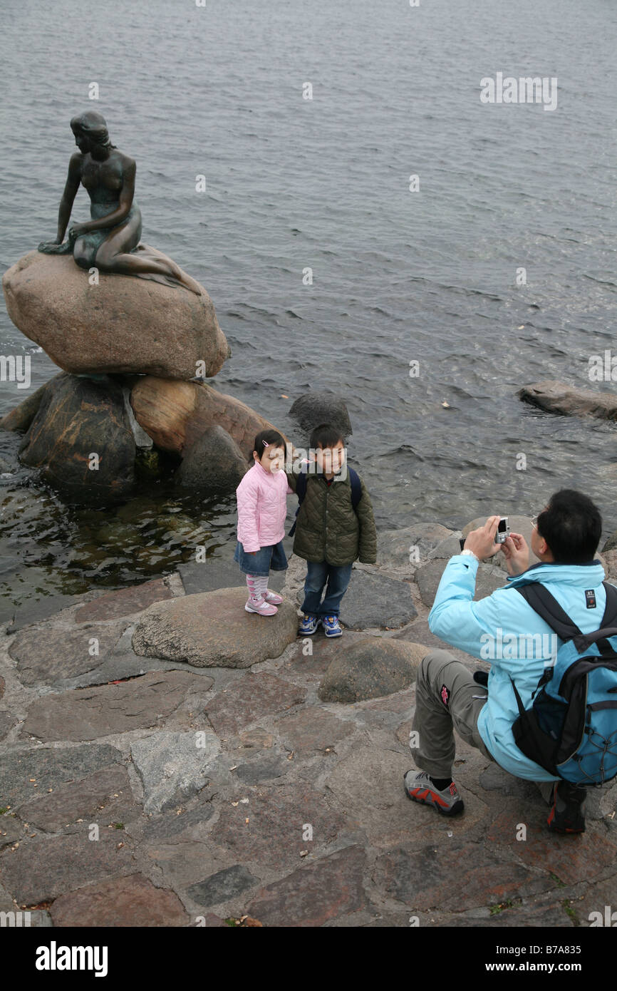 Mermaid copenhagen vertical hi-res stock photography and images - Alamy