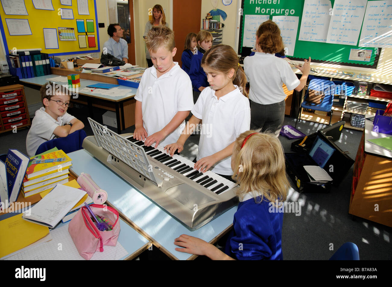 Pupils in a classroom uk hi-res stock photography and images - Alamy