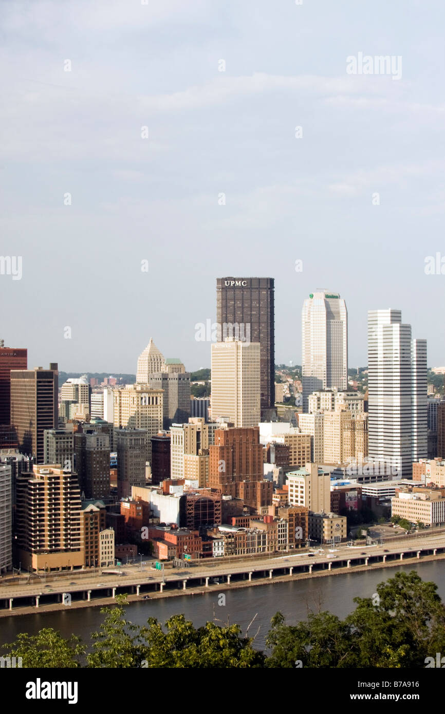 Vertical view of the skyline of the city of Pittsburgh with lots of ...