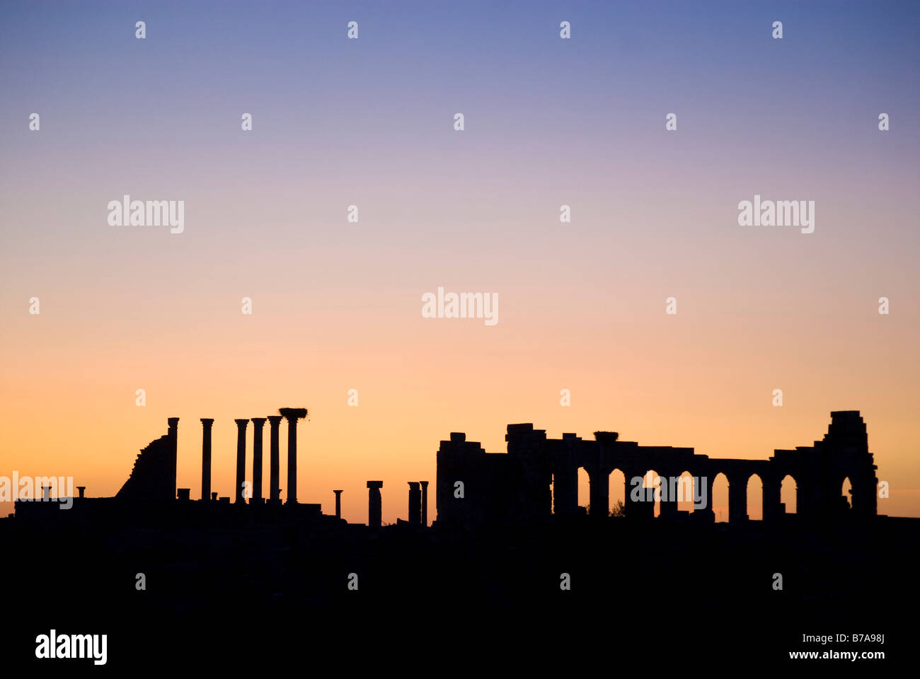 Silhouette ruined temples hi-res stock photography and images - Alamy