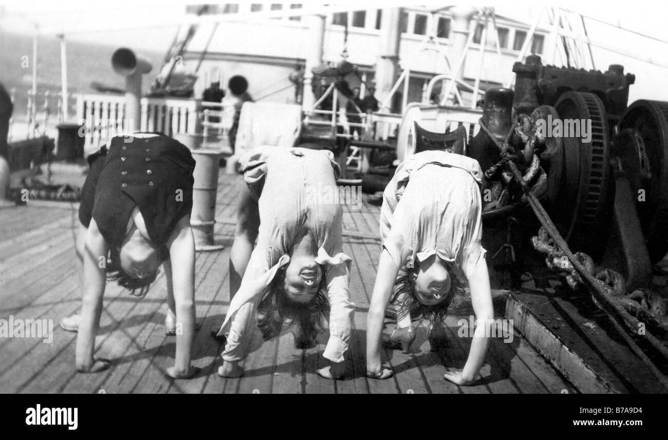 Acrobatic figures Black and White Stock Photos & Images - Alamy