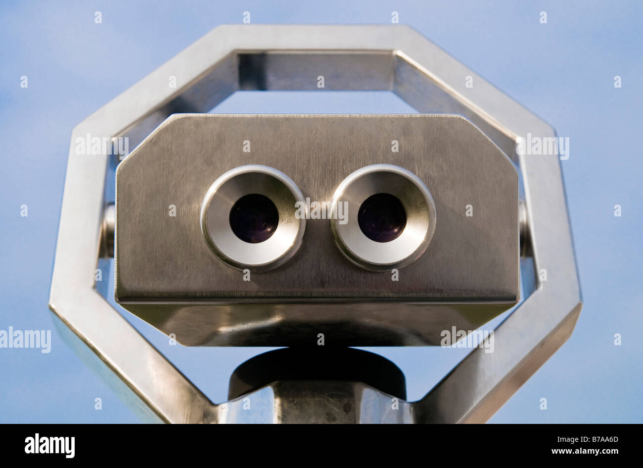 Mounted binoculars hi-res stock photography and images - Alamy