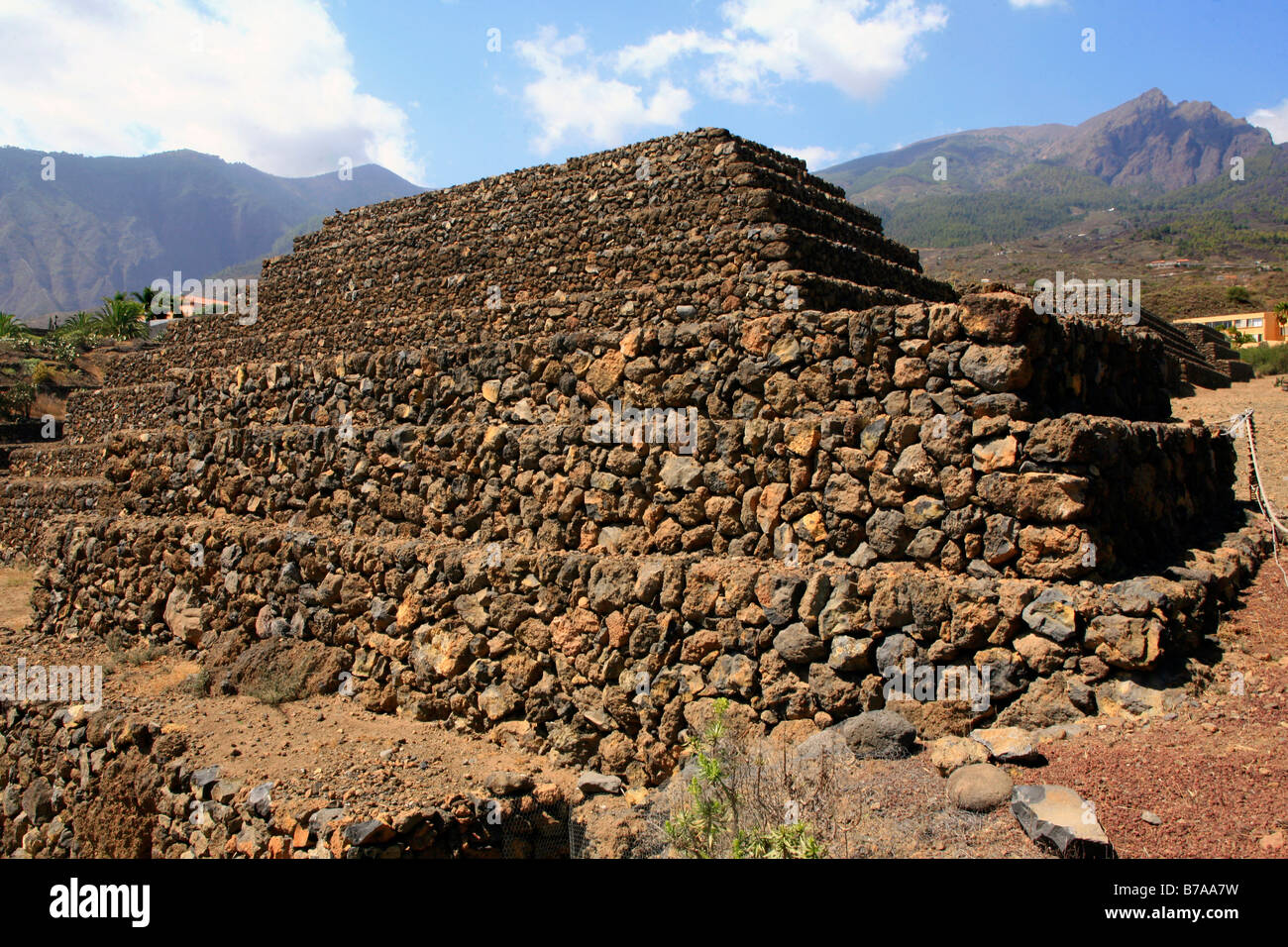Pyramide de guimar hi-res stock photography and images - Alamy