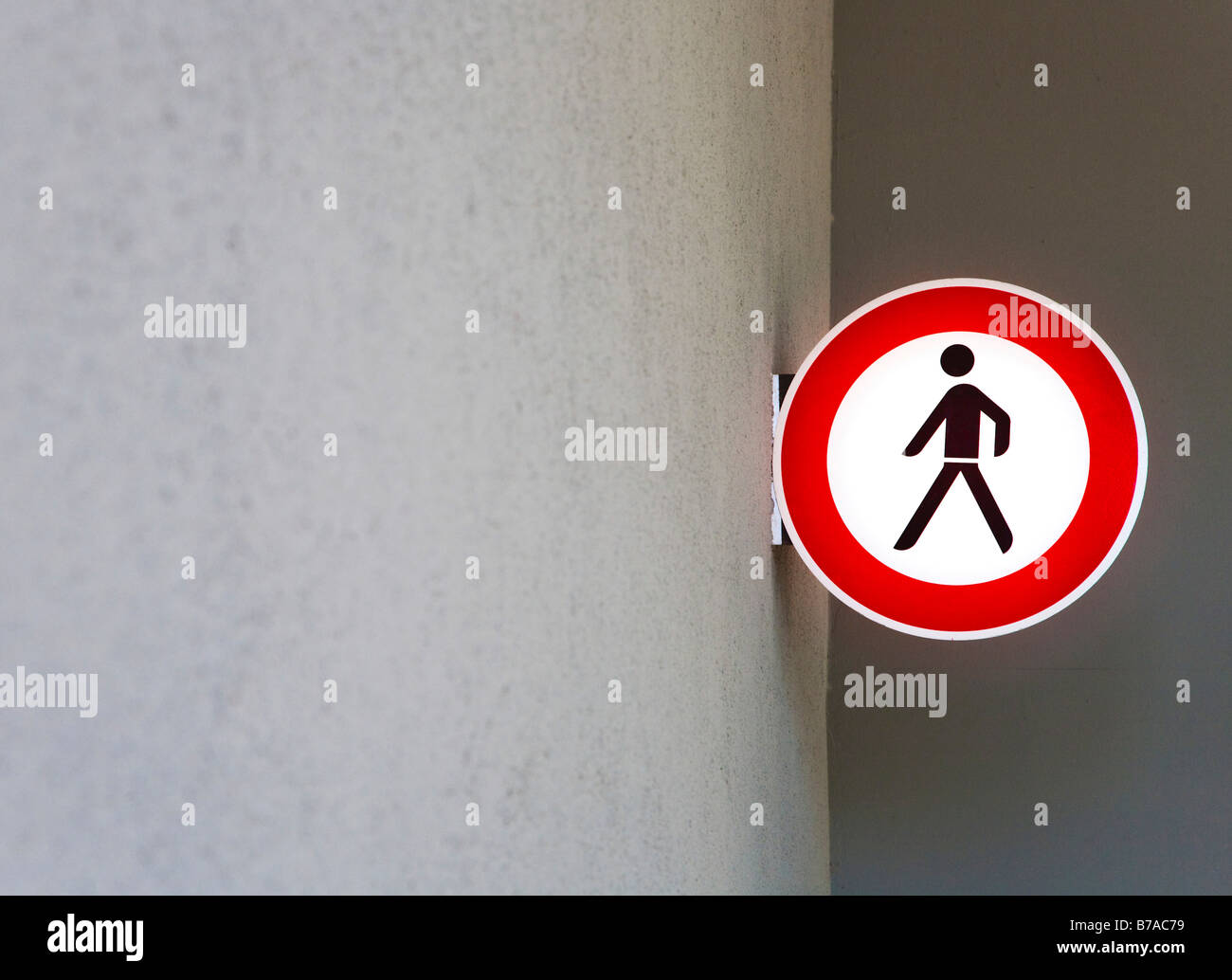 Pedestrians prohibited sign hi-res stock photography and images - Alamy