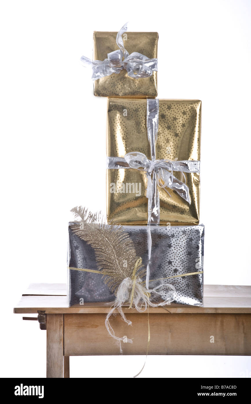 Wrapped gifts piled up hi-res stock photography and images - Alamy
