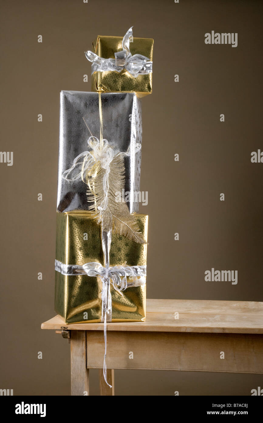 Tables with presents hi-res stock photography and images - Alamy