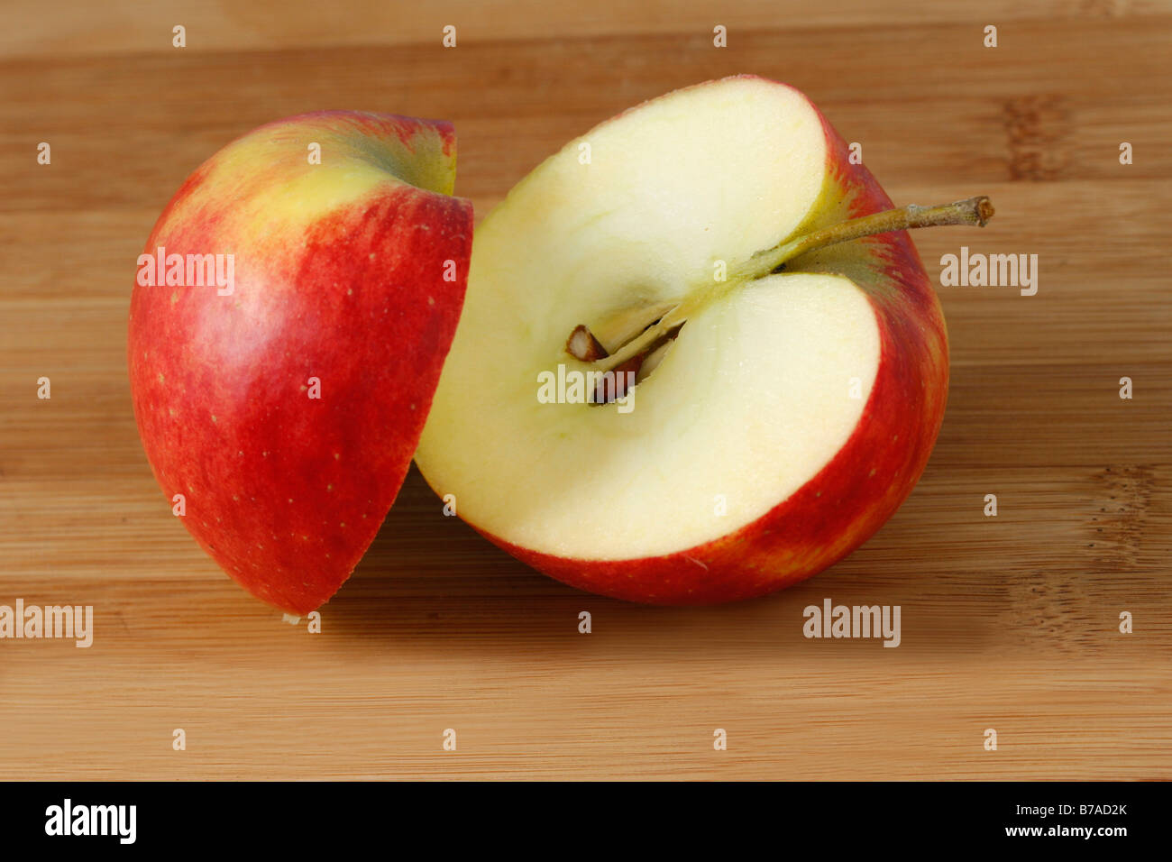 Malus small red fruits hi-res stock photography and images - Alamy