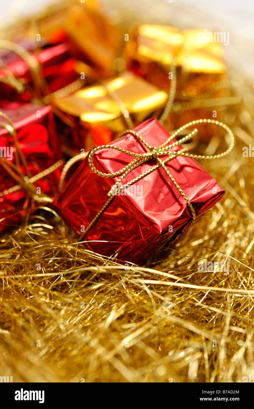 Parcels gifts geschenke hi-res stock photography and images - Alamy