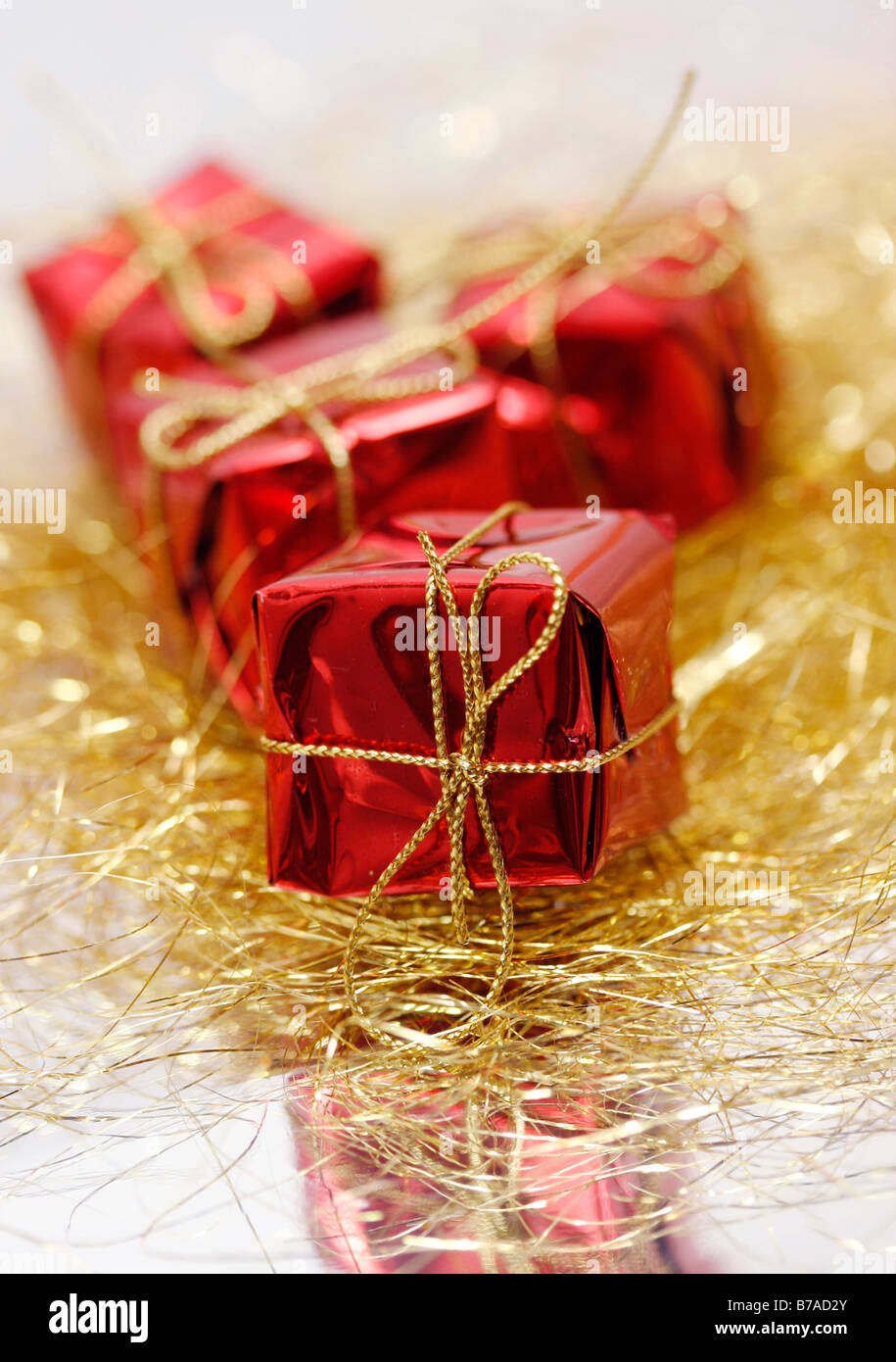 Golden parcels hi-res stock photography and images - Alamy