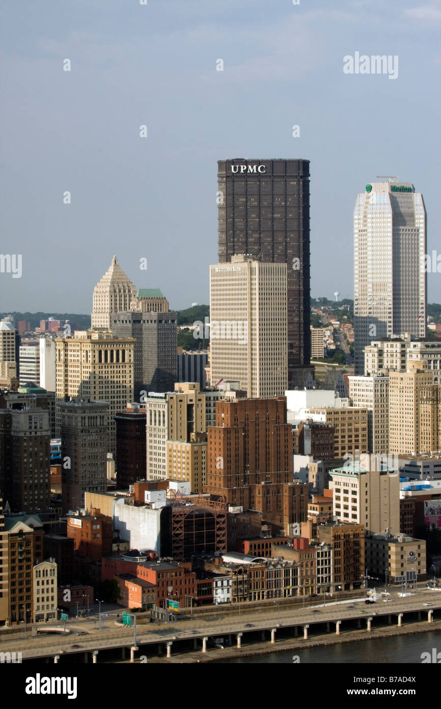 Vertical view skyline city pittsburgh hi-res stock photography and ...