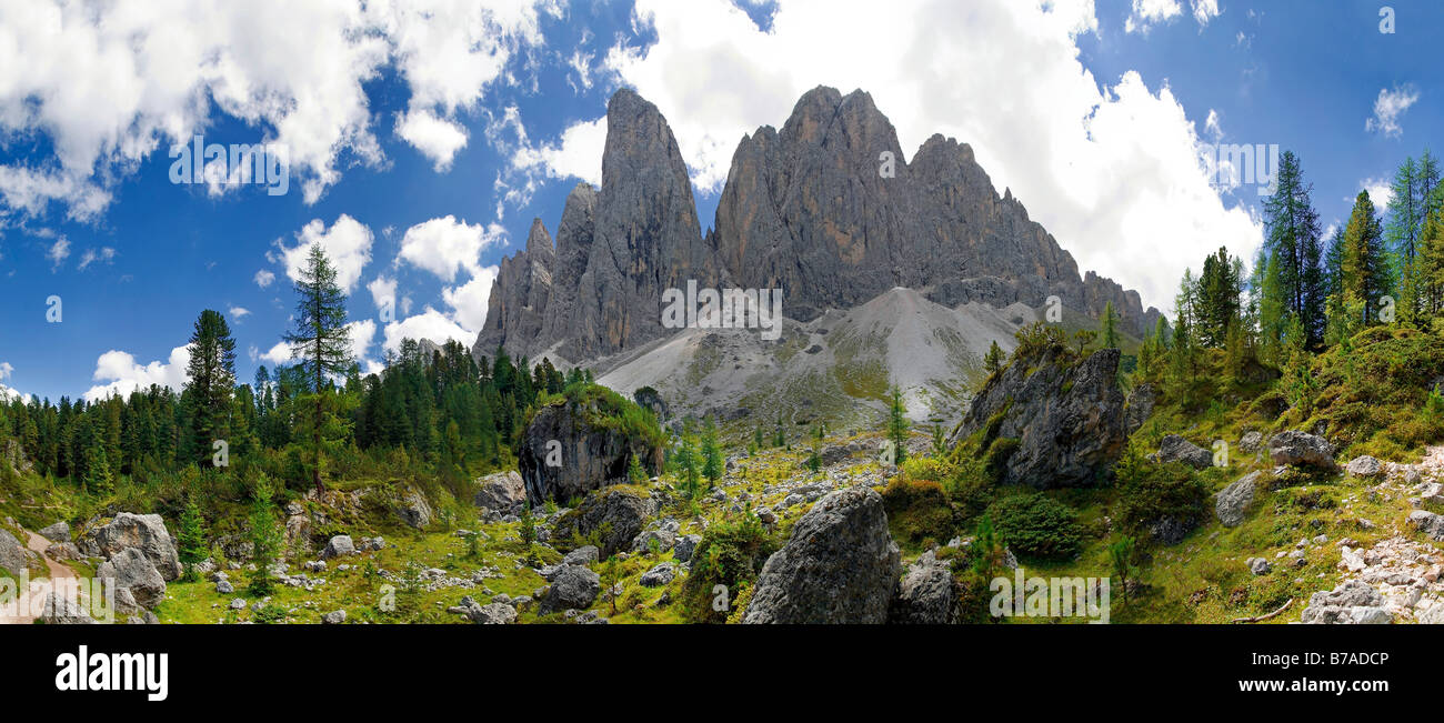 Peaks of the Geisler mountains, Puez-Geisler National Park, Wolkenstein ...