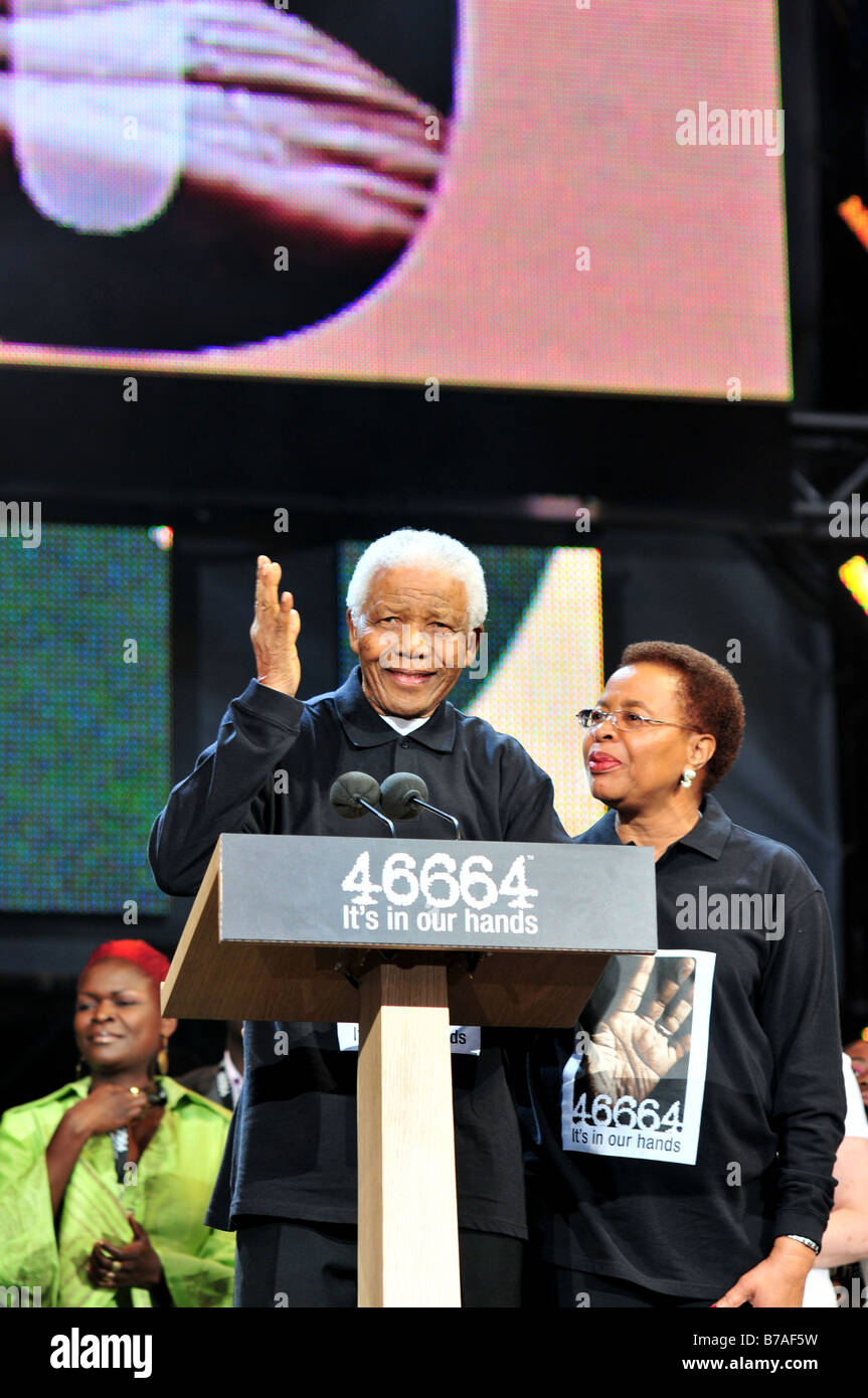 Nelson Mandella addresses the crowd at an event in London with his wife ...