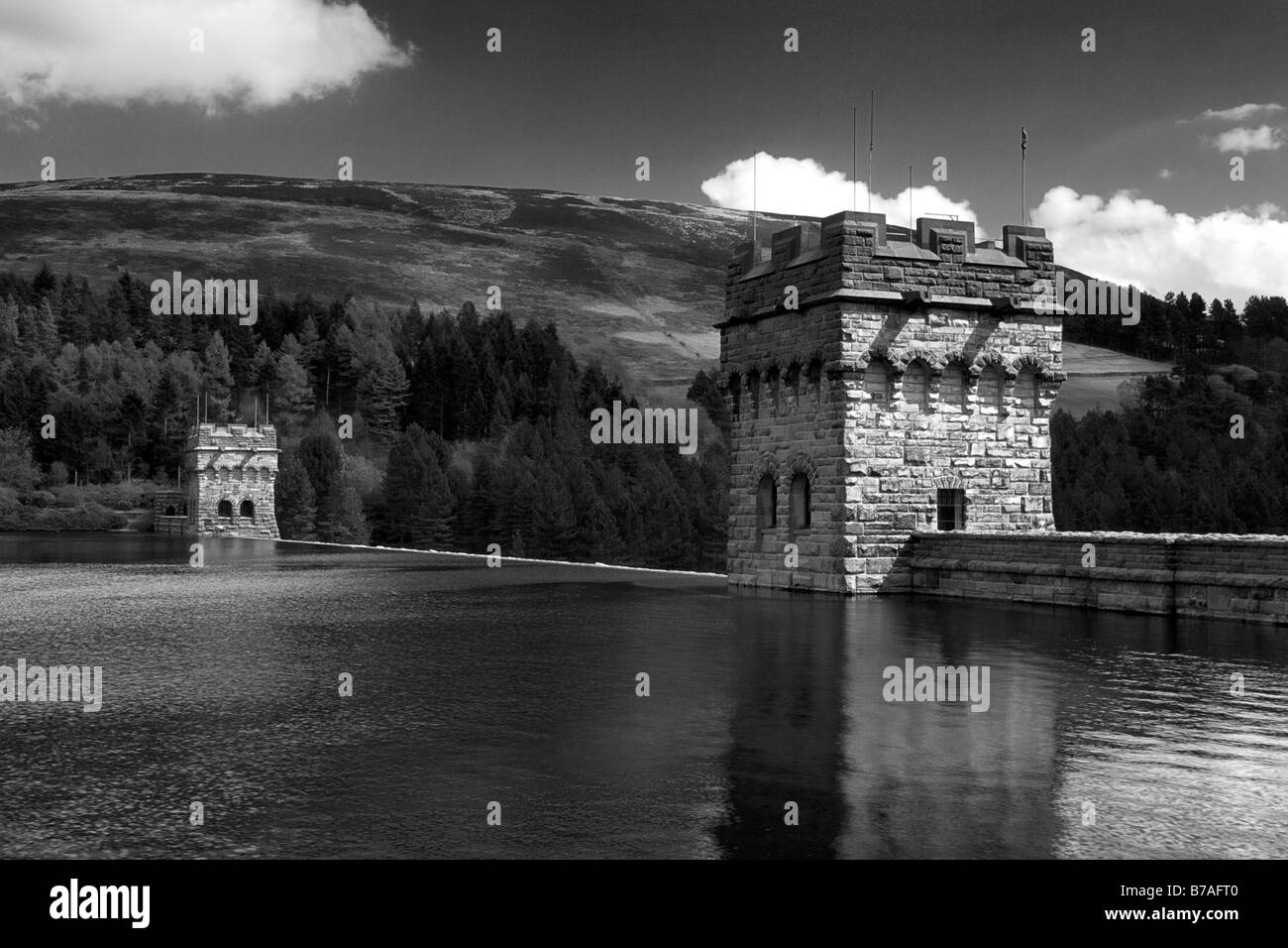 Derwent dam walking hi-res stock photography and images - Alamy