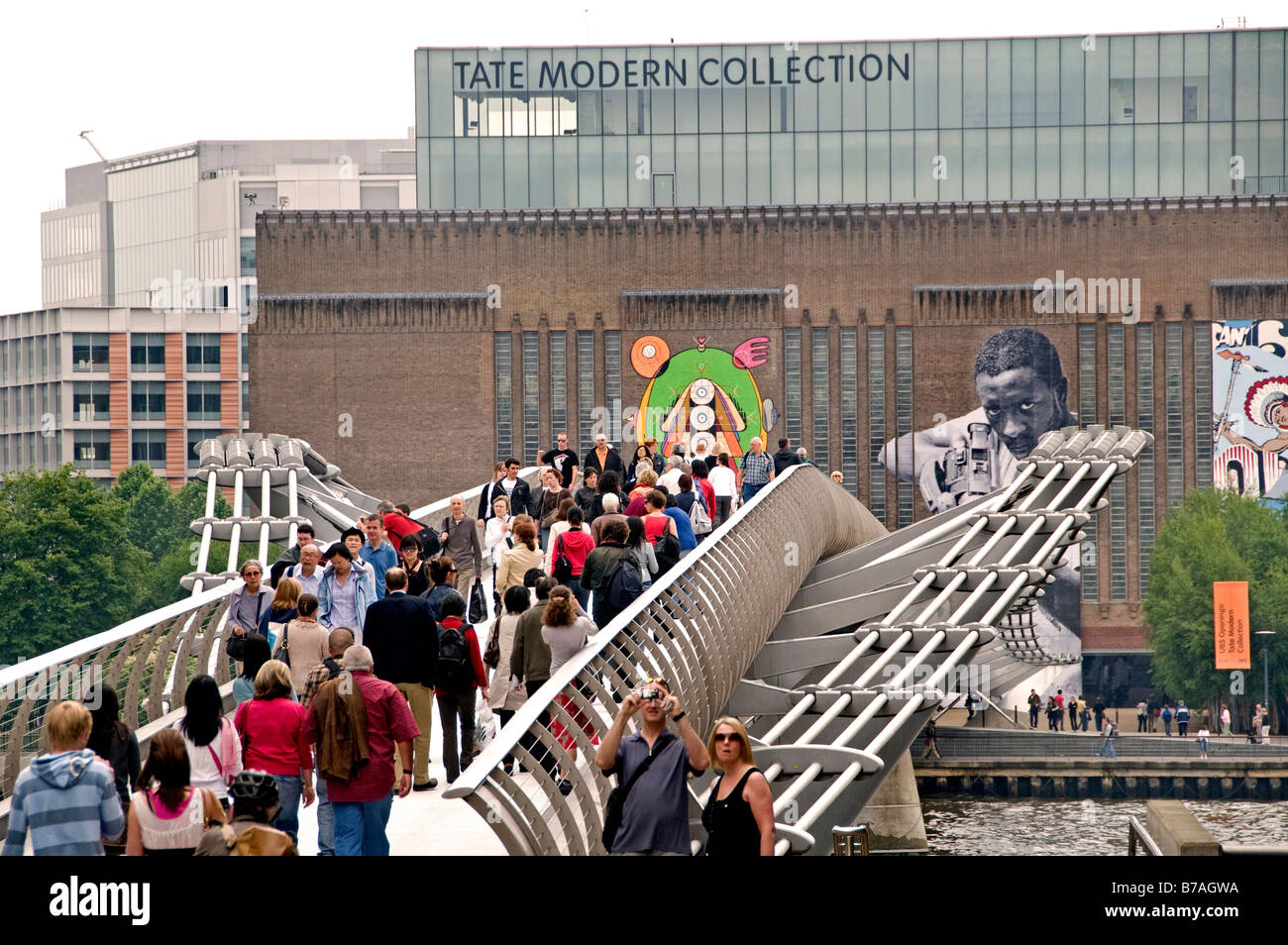 Tate modern museum exhibition hi-res stock photography and images - Alamy