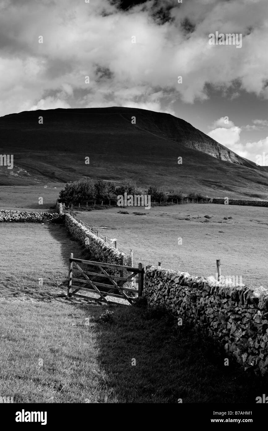 Mountain tor Black and White Stock Photos & Images - Alamy