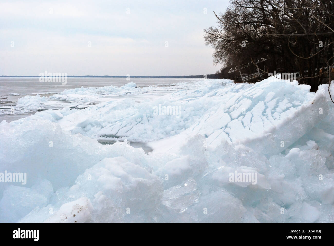 Ice out hi-res stock photography and images - Alamy