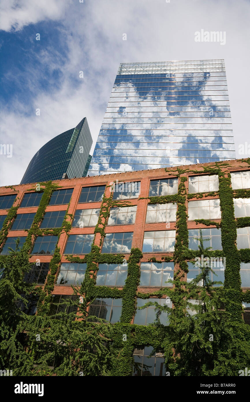 Vine-Covered Building, Chicago, Illinois, USA Stock Photo - Alamy