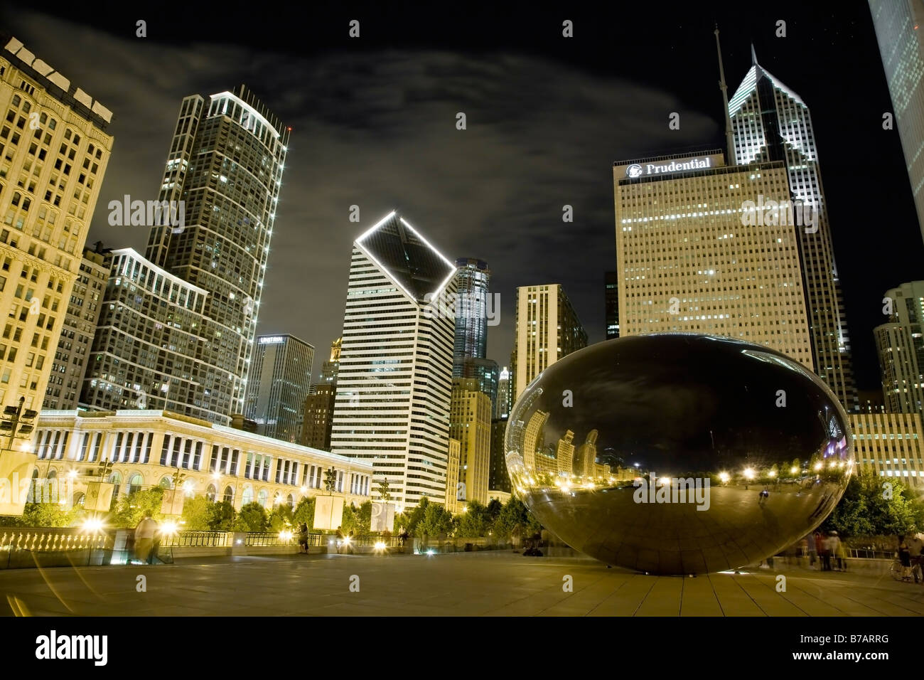 Cloud gate hi-res stock photography and images - Alamy