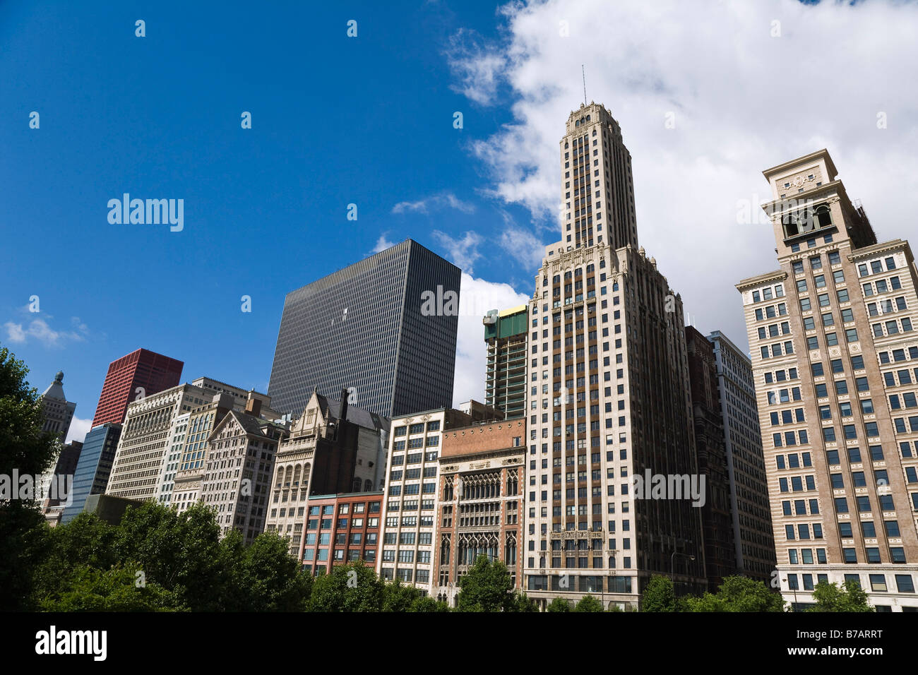 Low rise buildings chicago hi-res stock photography and images - Alamy