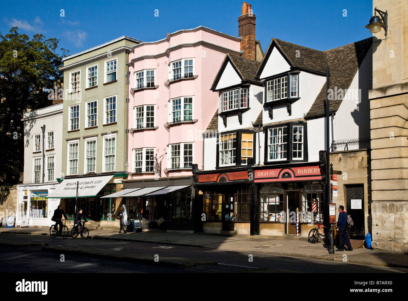 High Street scene with traditional architecture, Oxford, England, UK ...