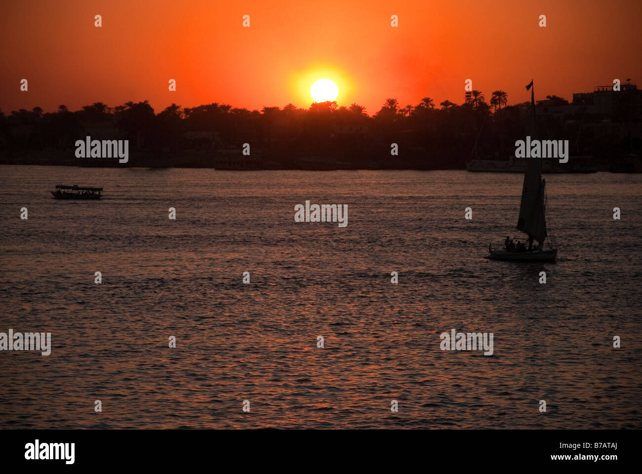 Egypt river nile sunset setting hi-res stock photography and images - Alamy