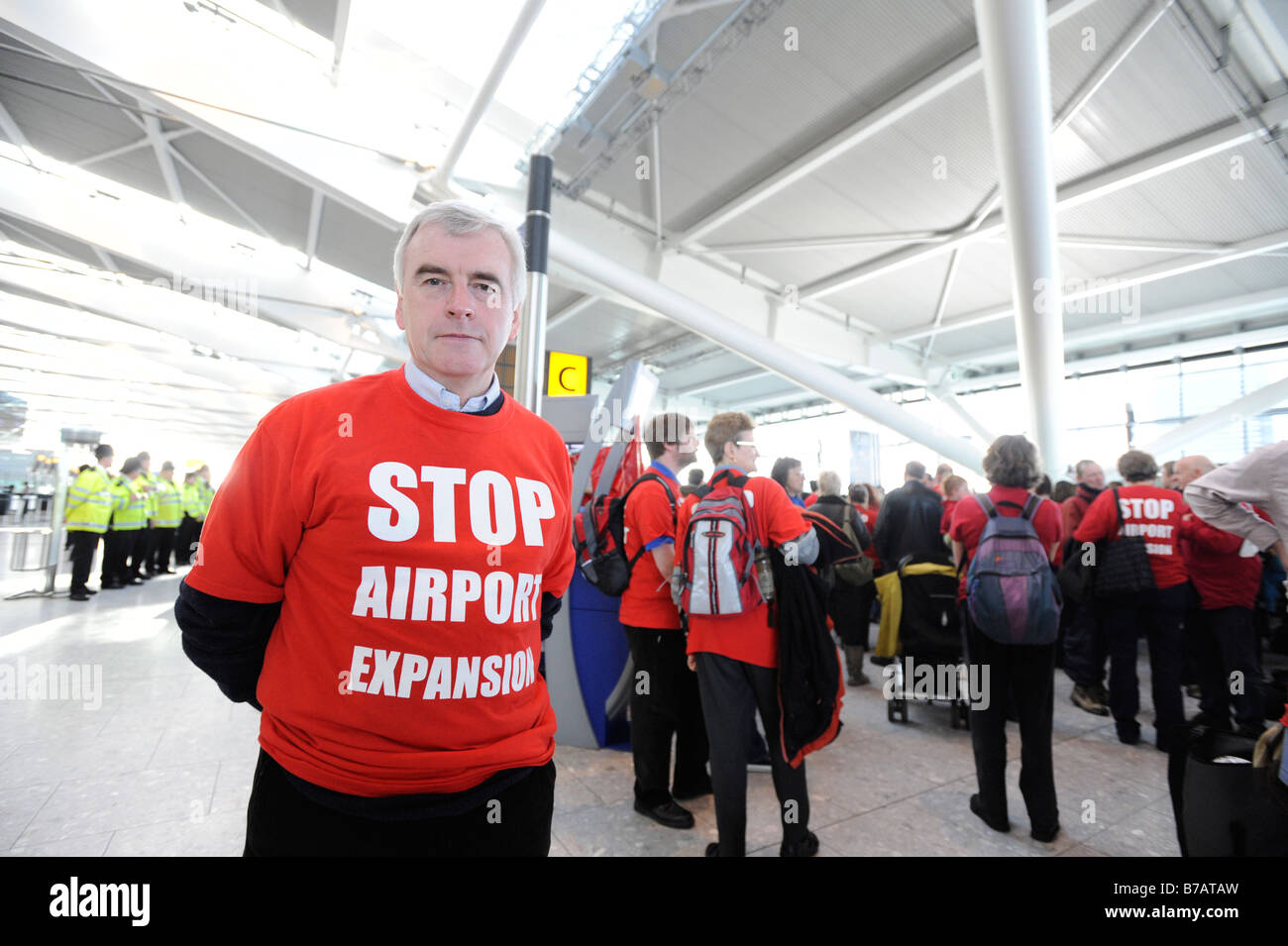 Heathrow runway john macdonald hi-res stock photography and images - Alamy