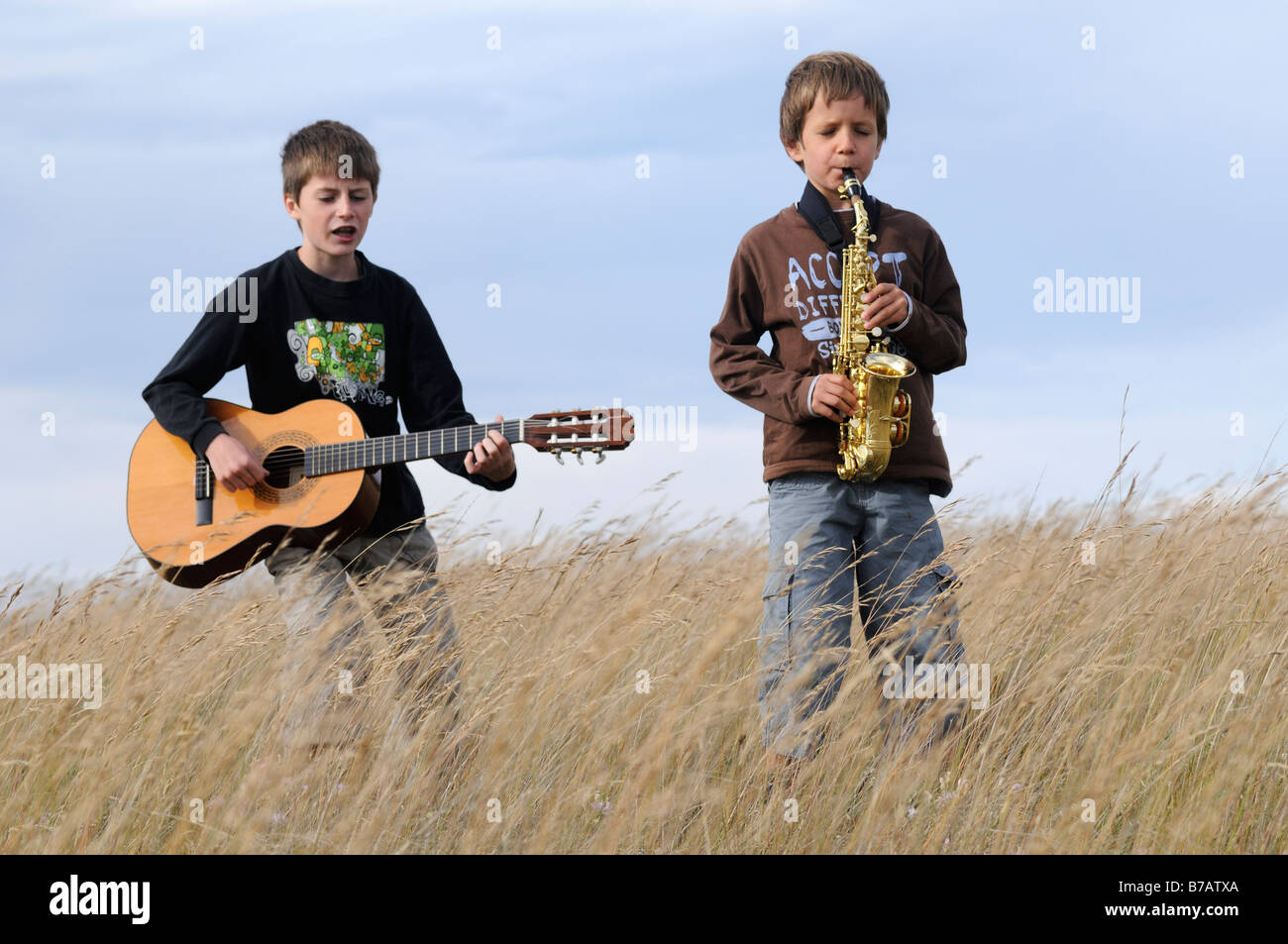 9 11 year old child singing hi-res stock photography and images - Alamy
