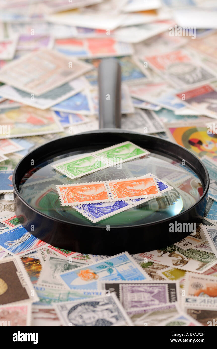 Magnifying glass stamp hi-res stock photography and images - Alamy