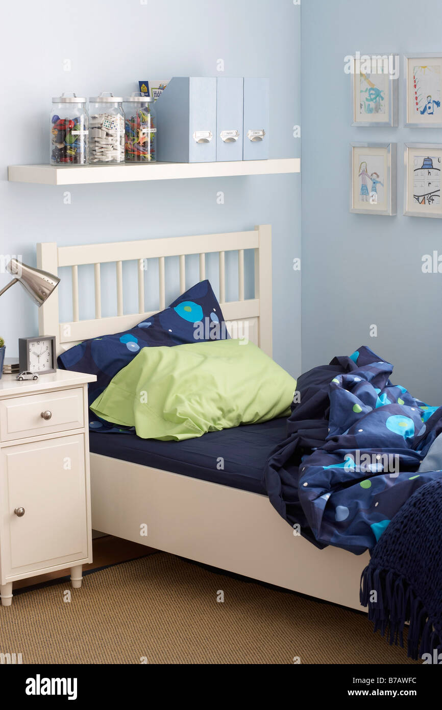 Messy bedroom boys hi-res stock photography and images - Alamy