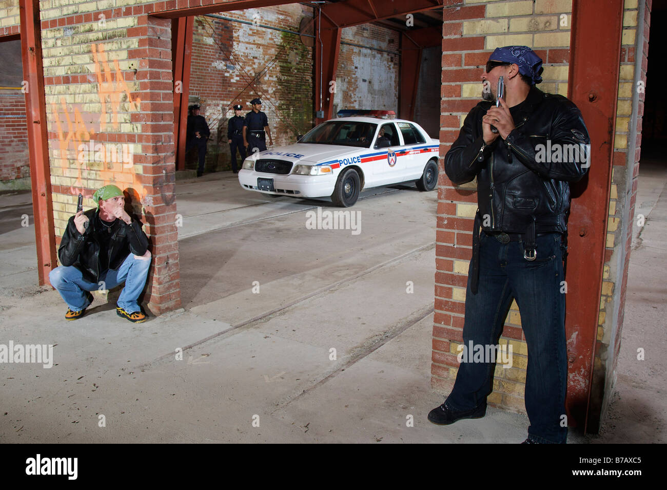 Cop car hiding hi-res stock photography and images - Alamy