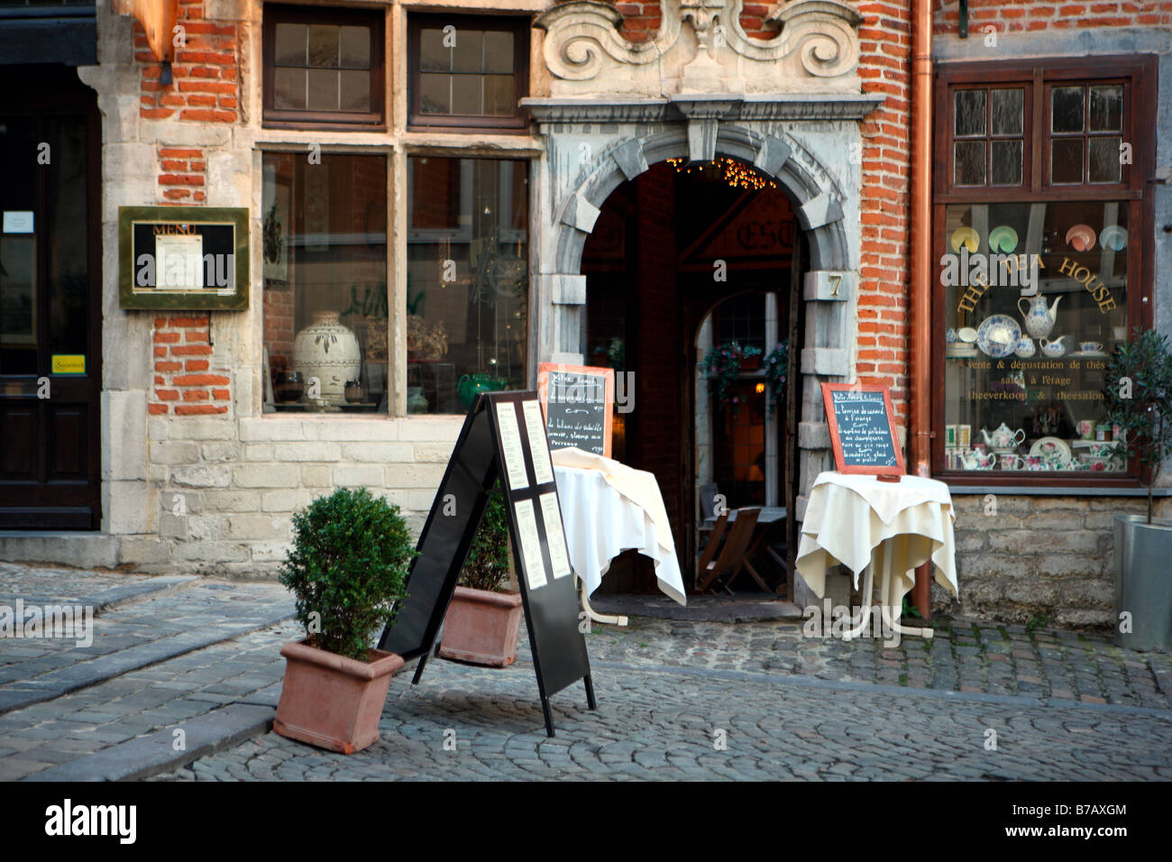 Traditional brussels restaurant hi-res stock photography and images - Alamy