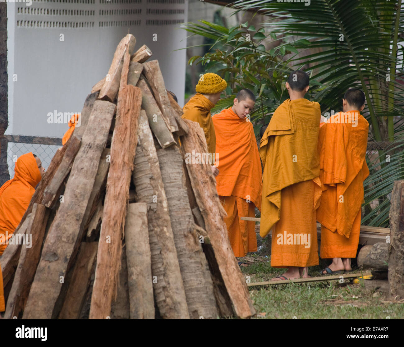 Novice monk by fire hi-res stock photography and images - Alamy