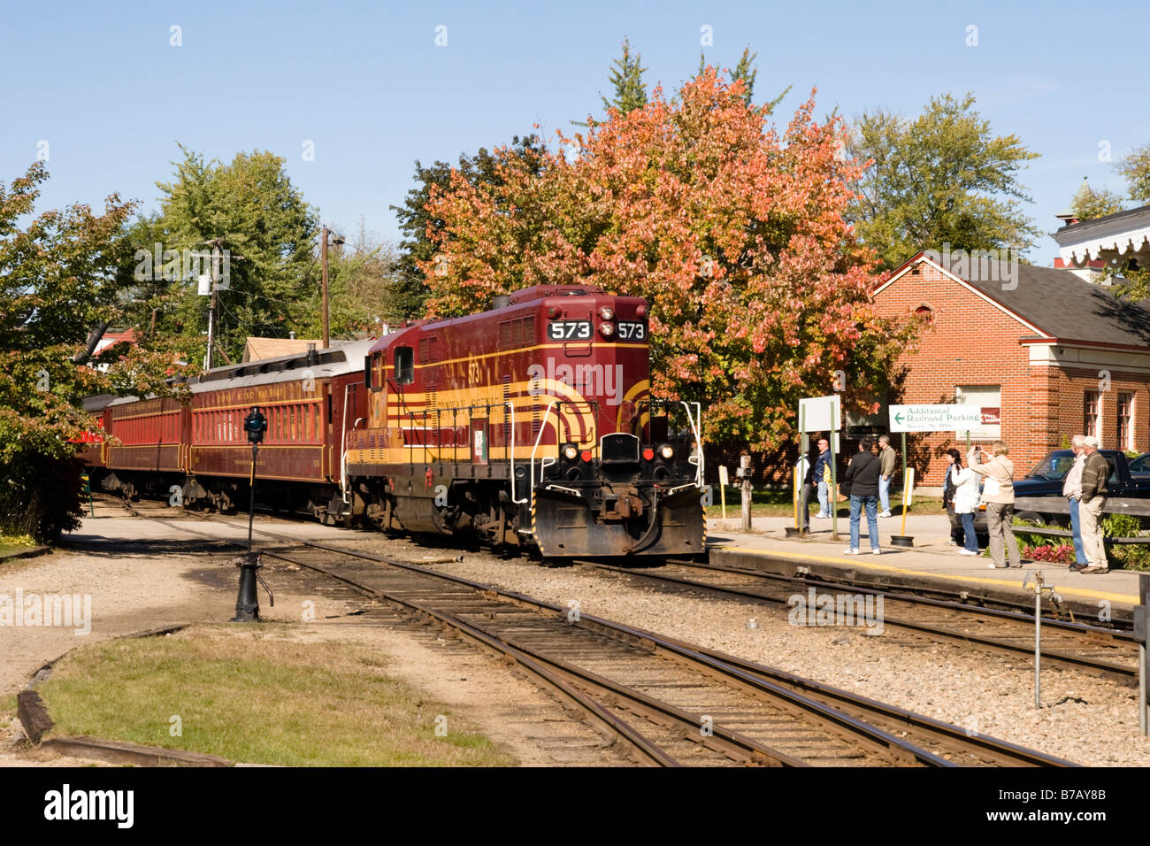 Diesel locomotive heads tourist train on Conway Scenic Railroad Conway ...