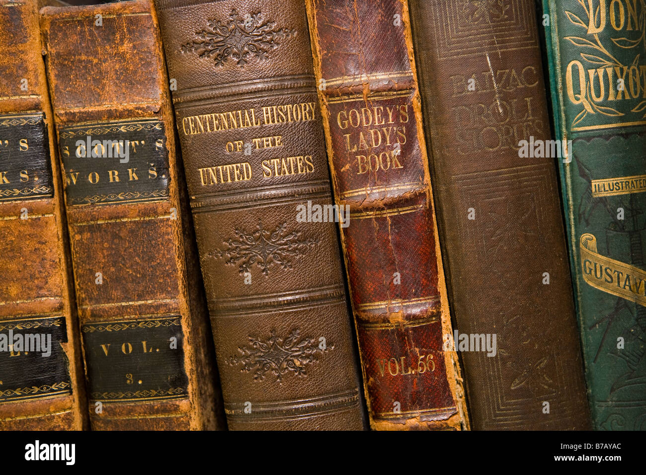 Old book shelf hi-res stock photography and images - Alamy