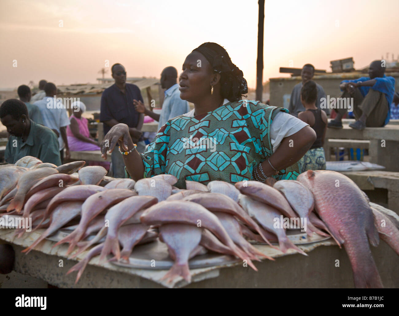 Woman sells fish africa hi-res stock photography and images - Alamy