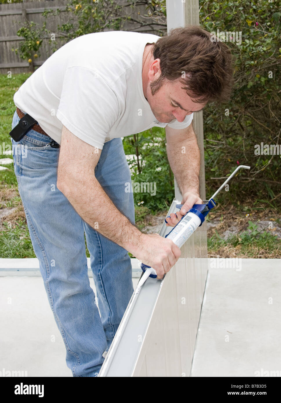 Caulking gun hi-res stock photography and images - Alamy